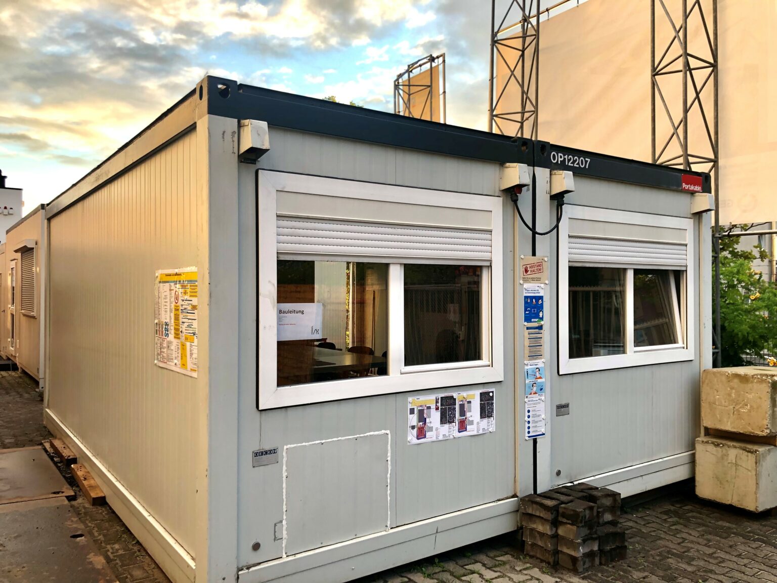 Die Baustelleneinrichtung ist da, nun kann es auch im Büro los gehen ...